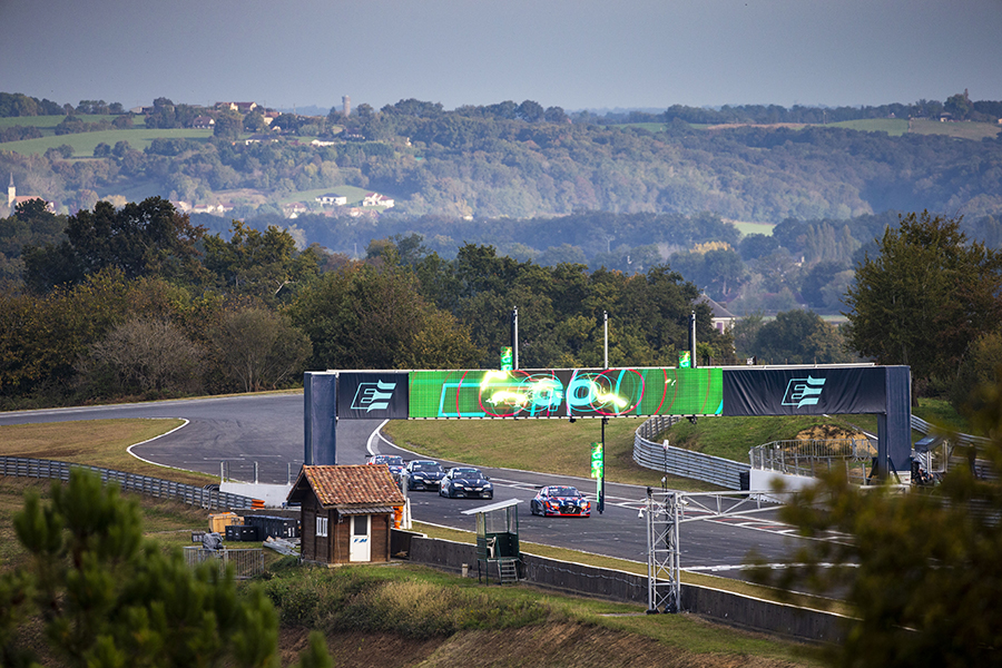 It’s a three way fight for PURE ETCR’s inaugural title