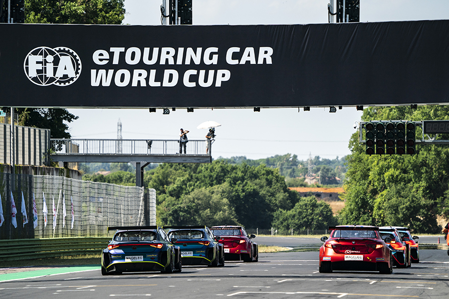 EKS CUPRA drivers in FIA ETCR title fight at the Sachsenring